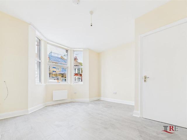 Cobbold Road, London NW10, 2 bed flat to rent, £1,900 pcm | PrimeLocation