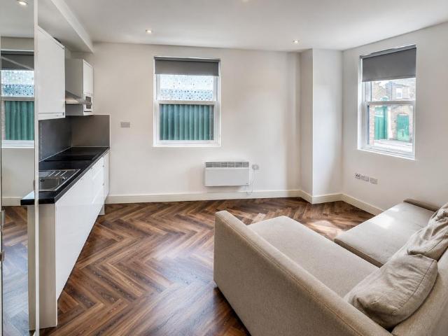 Cobbold Road, London, E11 1 bed apartment to rent £1,080 pcm £249 pw