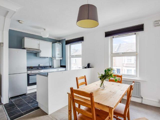 Cobbold Road, Wilsden NW10, 2 bed flat to rent, £2,000 pcm | PrimeLocation