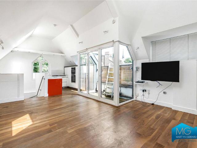 Cobble Mews, Highgate West Hill. 2 bed terraced house to rent £3,500 pcm £808 pw