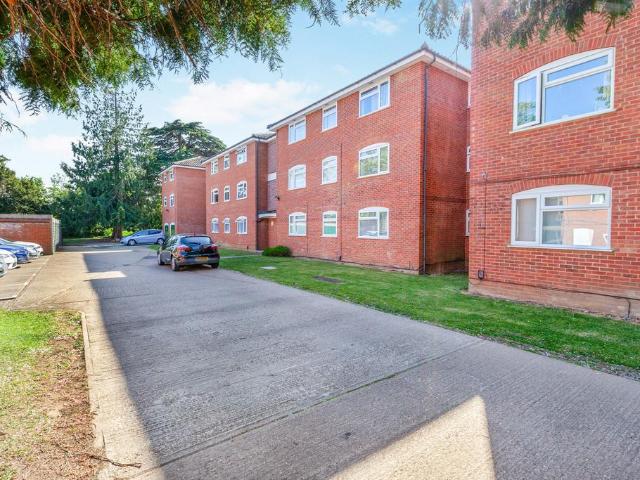 Cobblers Close, Farnham Royal, SL2 1 bed flat to rent £1,195 pcm £276 pw