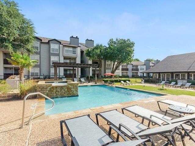 Cobblestone 1 Bedroom Apartment for Rent at 1615 Stoneleigh Ct, Arlington, TX 76011