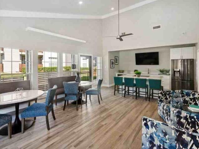 Cobblestone 2 Bedroom Apartment for Rent at 1615 Stoneleigh Ct, Arlington, TX 76011