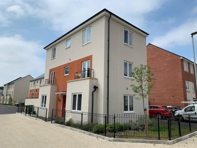 Cobblestone Way 4 bed townhouse to rent £2,250 pcm £519 pw