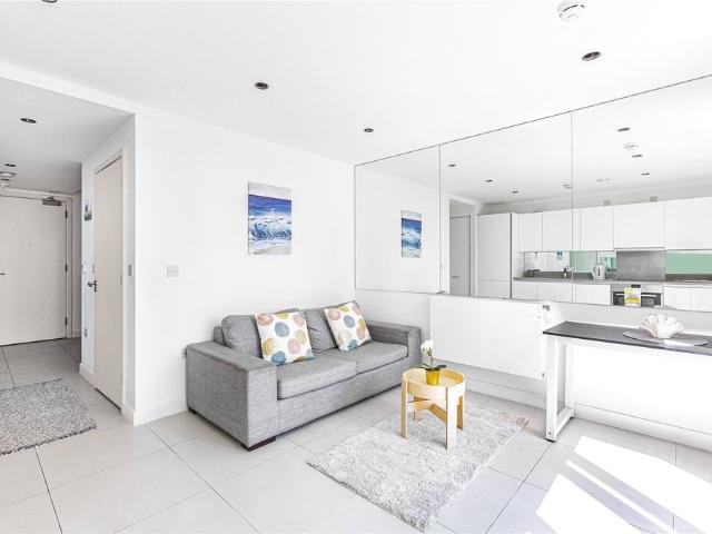 Cobblestone Square, London, E1W 3AS