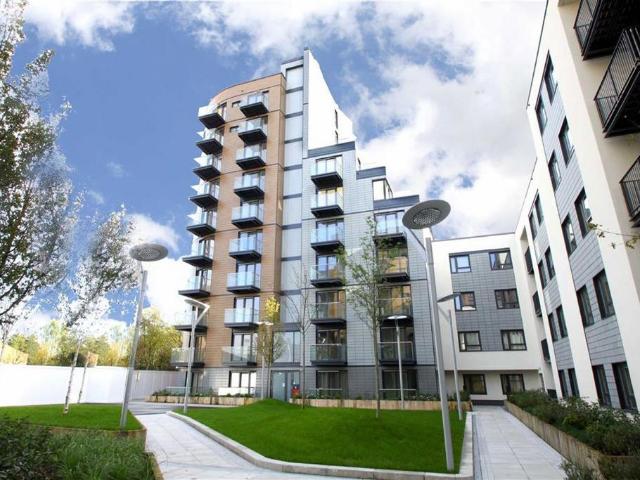 Cobblestone Square, London E1W Studio to rent £1,750 pcm £404 pw