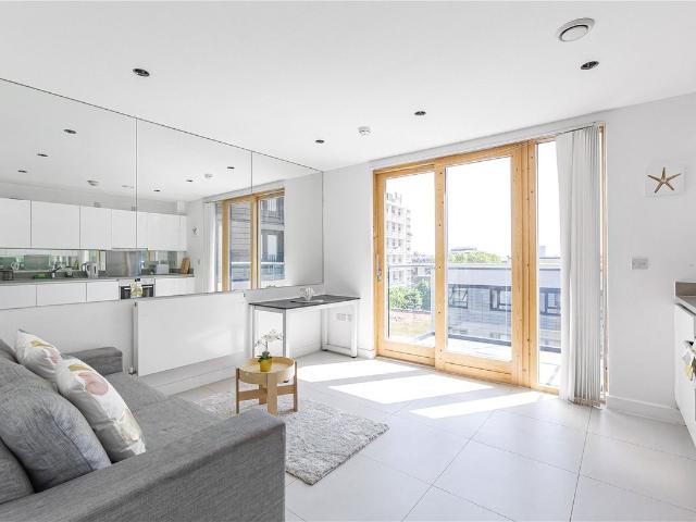Cobblestone Square, London E1W, Studio to rent, £1,825 pcm | PrimeLocation