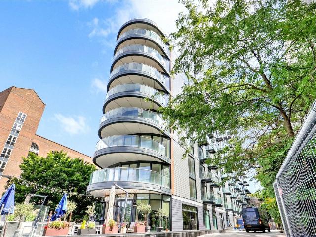 Cobblestone Square, Wapping E1W, 1 bed flat to rent, £2,650 pcm | PrimeLocation