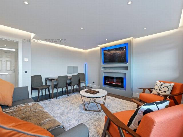 Cobbs Hall, Fulham Palace Road, Fulham SW6, 2 bed flat to rent, £2,550 pcm | PrimeLocation
