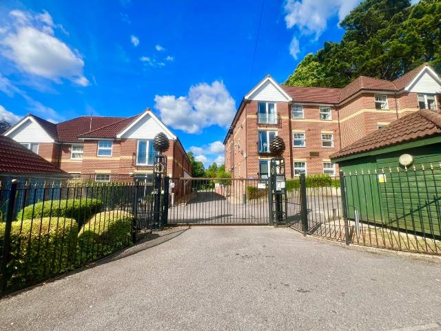 Cobden Avenue, Bitterne Park, Southampton SO18, 2 bed flat to rent, £1,250 pcm | PrimeLocation