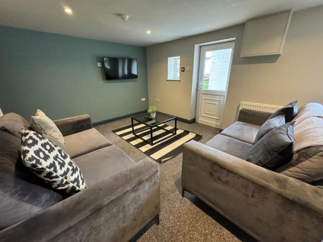 Cobden Terrace Room 1, Farnley, Leeds