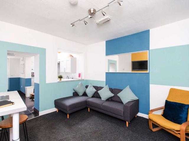 Cobden View Road Room 1