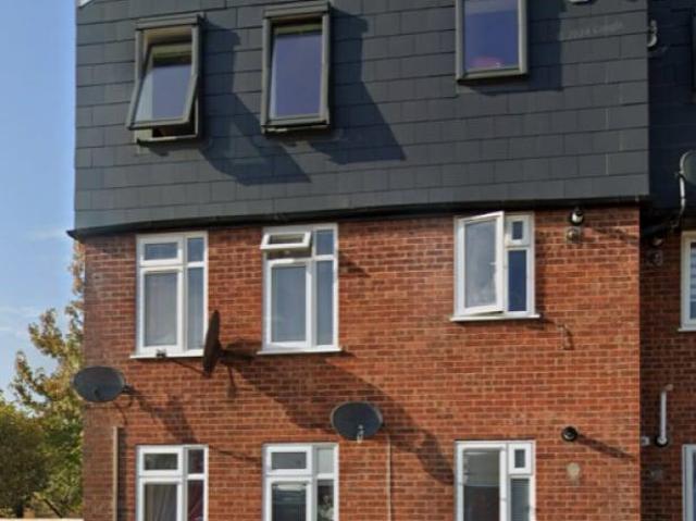 Cobdens, Chigwell, IG7 2 bed flat to rent £1,600 pcm £369 pw