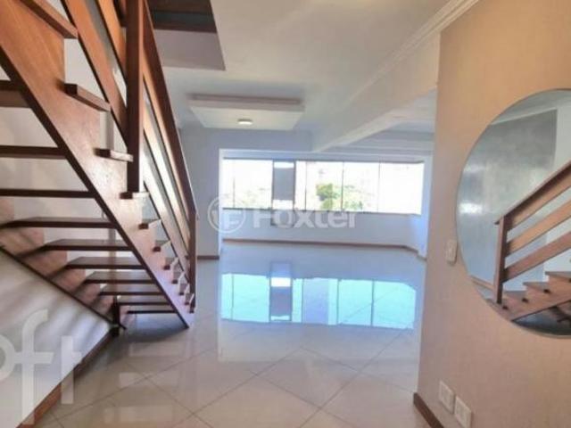 Cobertura, 3 dormitórios, 230 m², em Centro