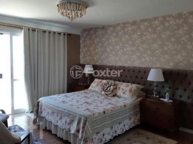 Cobertura, 3 dormitórios, 232 m², em Centro