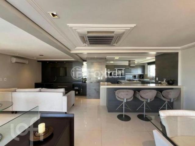Cobertura, 3 dormitórios, 300 m², em Centro