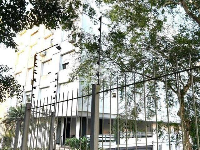 Cobertura 3 dormitórios com garagem e elevador no bairro Petrópolis próximo ao Zaffari da Protásio e
