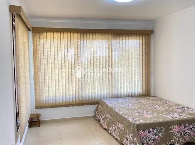 Cobertura 3 quartos com pátio próximo da PUC