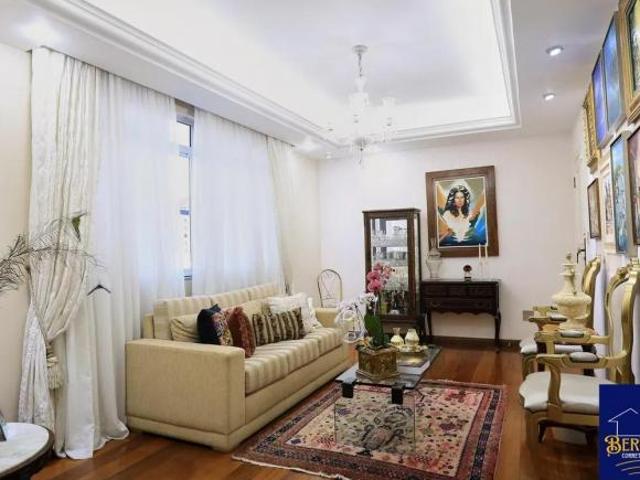 Cobertura 3 quartos, 3 suítes, 200m², 2 vagas cobertas, em localização privilegiada, na Savassi