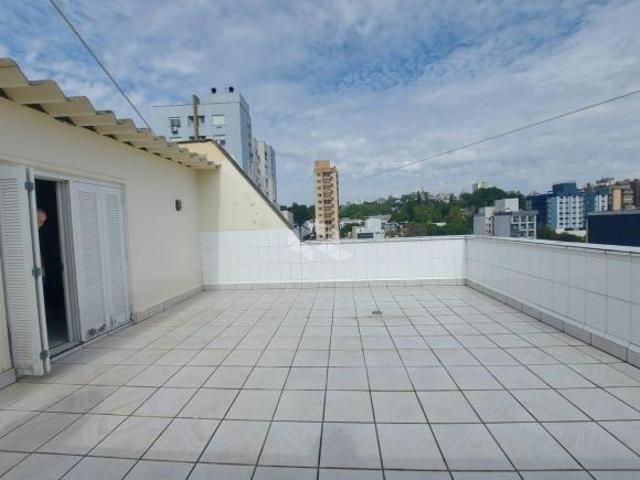 Cobertura 03 dormitórios com 200m² de área privativa 01 vaga Menino Deus