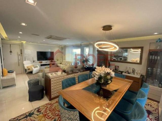 Cobertura 100% Reformada, 220m2, 3 Suites, 4 Vagas de garagem, C/ Piscina, Moema Pássaros