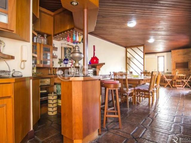 Cobertura, 4 dormitórios, 255.99 m², em Menino Deus