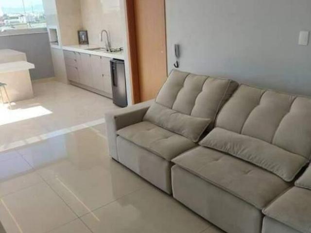 Cobertura com aproximadamente 125m² com 02 quartos, sendo 01 suíte e 02 vagas de garagem no bairro C