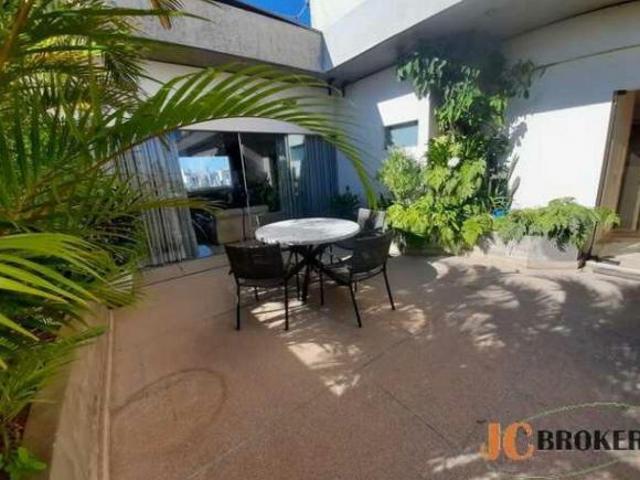 Cobertura com de 460 m², amplo living, 5 vagas