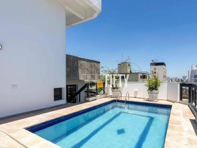 Cobertura com piscina á venda em Moema