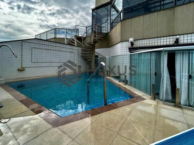 Cobertura com piscina e vista mar na Praia da Enseada, Guaruja
