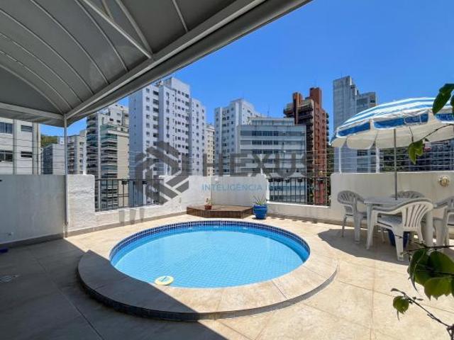Cobertura com piscina e vista mar na Praia das Pitangueiras, Guaruja