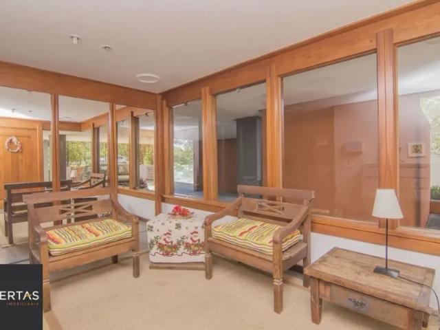 Cobertura com piscina e vista para o Iguatemi