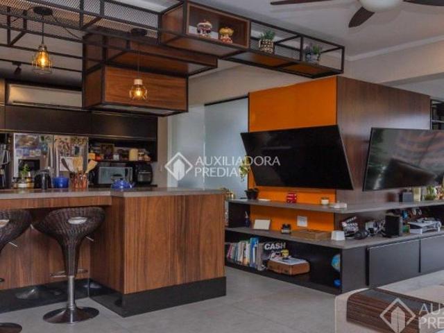 Cobertura com piscina no melhor ponto da 24 de outubro