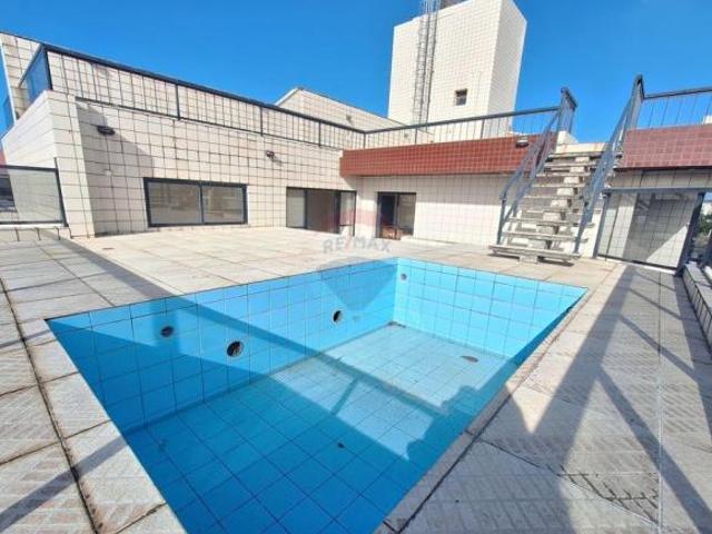 Cobertura com piscina na Enseada