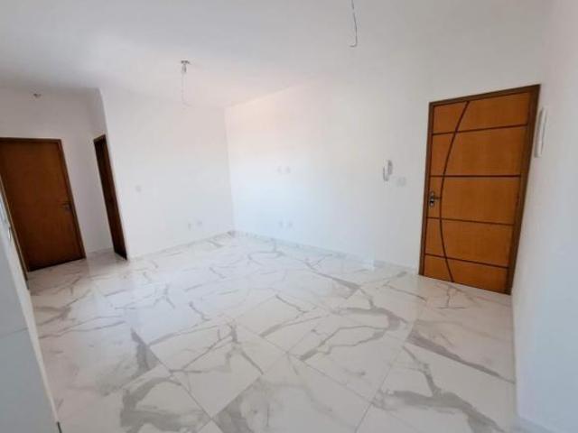 Cobertura com planta diferenciada, 2 quartos sendo 1 suíte, 2 vagas à venda na Vila Floresta, Santo