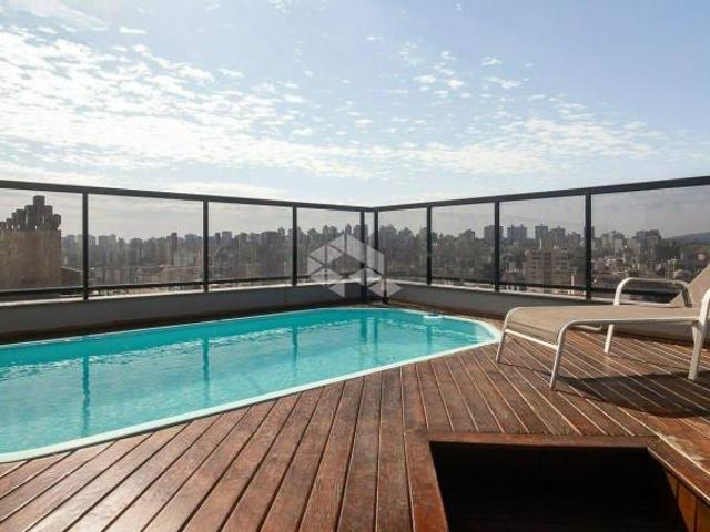 COBERTURA COM UMA VISTA MAGNÍFICA DA CIDADE TODA