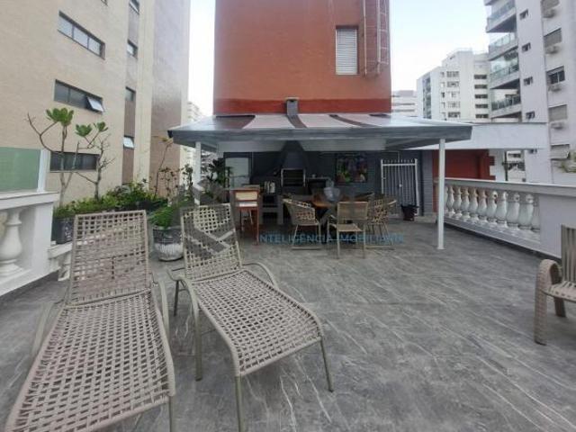 Cobertura com varanda, piscina e churrasqueira a uma quadra da Praia das Pitangu