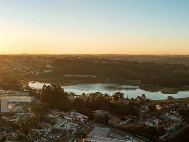COBERTURA COM VISTA PARA O BARIGUI 3 SUÍTES 4 VAGAS E DEPÓSITO NA GARAGEM