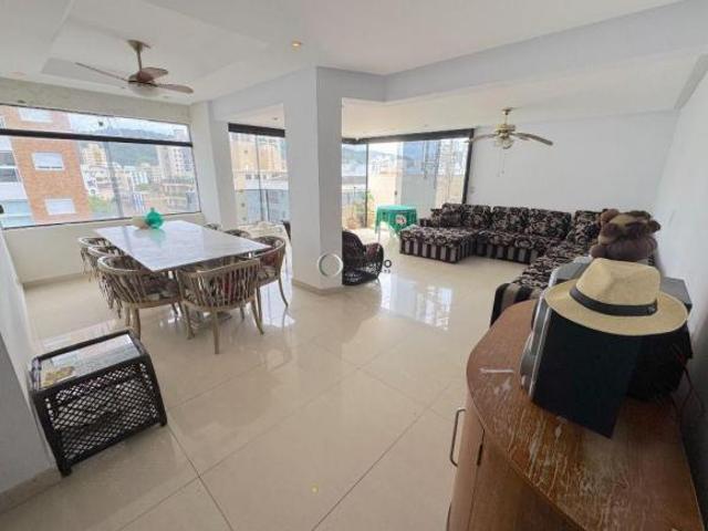 Cobertura com vista para o mar, 5 quartos, 5 vagas, piscina, espaço