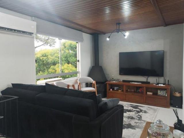 Cobertura com 02 quartos e 01 vaga coberta no Bairro Santana Porto Alegre
