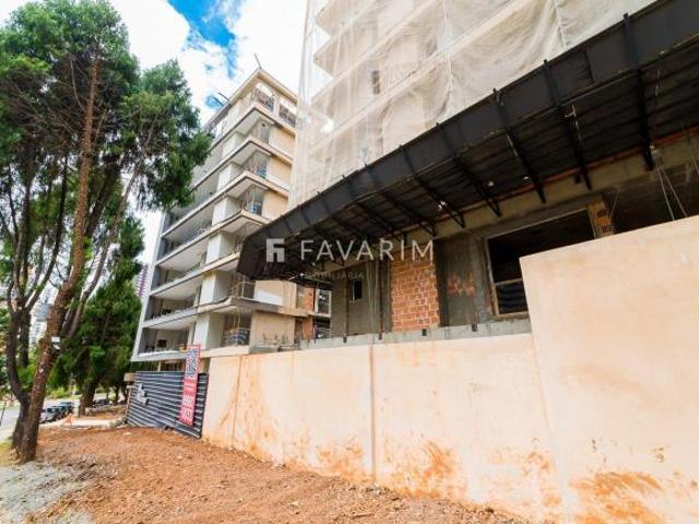 Cobertura com 03 suítes e 03 vagas de garagem à ve