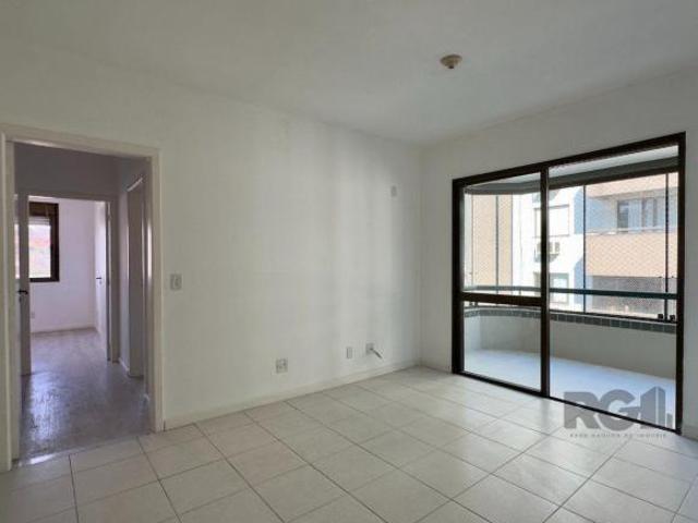 COBERTURA COM 174M², DE FRENTE, 3 DORMITÓRIOS, EM ÓTIMA LOCALIZAÇÃO NO MENINO DEUS
