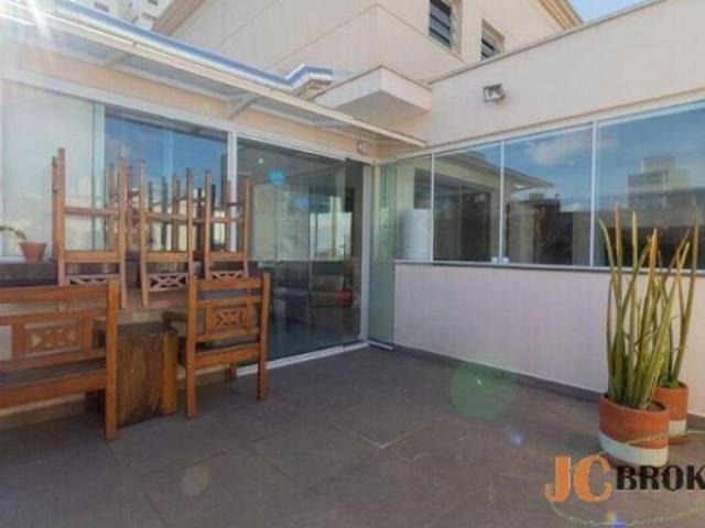 Cobertura com 187m² de área útil, 3 dormitórios sendo 2 suítes, 2 vagas