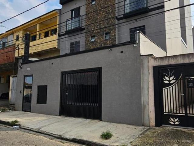Cobertura com 100,60 m² em prédio sem condomínio com elevador!
