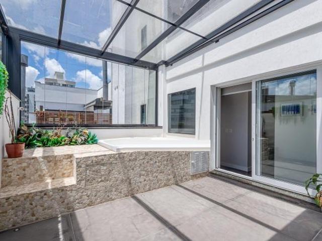 Cobertura com 115m² e 2 dormitórios, 2 suítes, 1 vaga