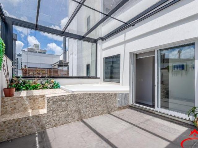 Cobertura com 115m² e 2 dormitórios, 2 suítes, 1 vaga