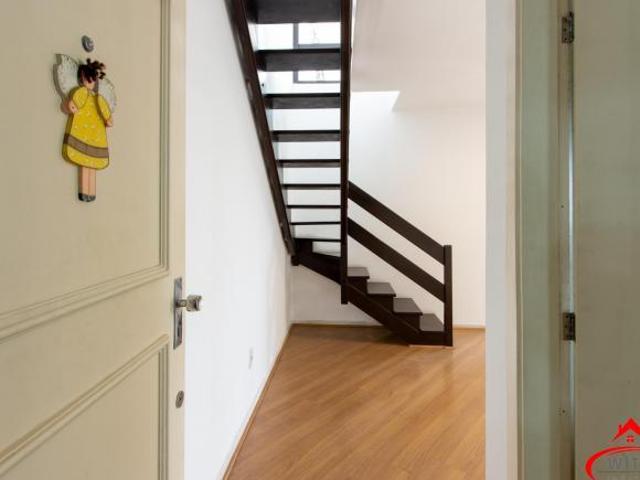 Cobertura com 137m², no Bairro Cristal, de 2 dormitórios, sento uma suíte, ampla