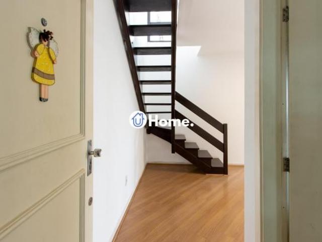 Cobertura com 137m², no Bairro Cristal, de 2 dormitórios, sento uma suíte, ampla