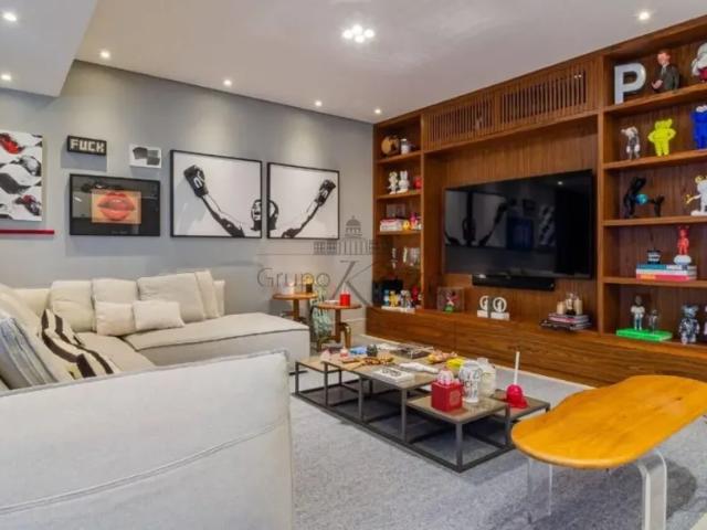 Cobertura com 1 Quarto e 3 banheiros à Venda, 220 m² por R$ 7.900.000