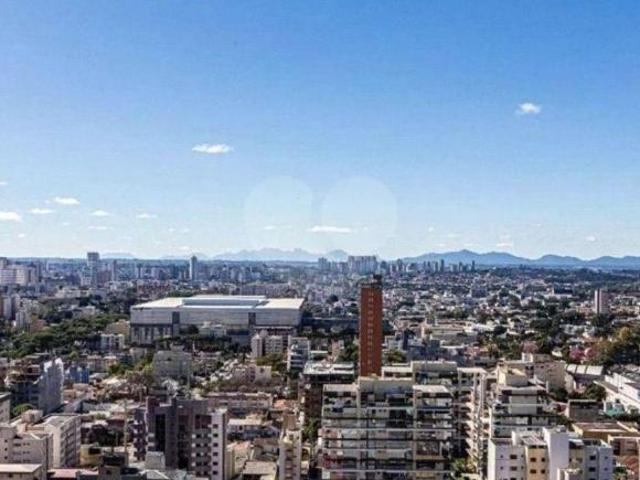 Cobertura com 240 m² e 4 quartos à venda em Água Verde